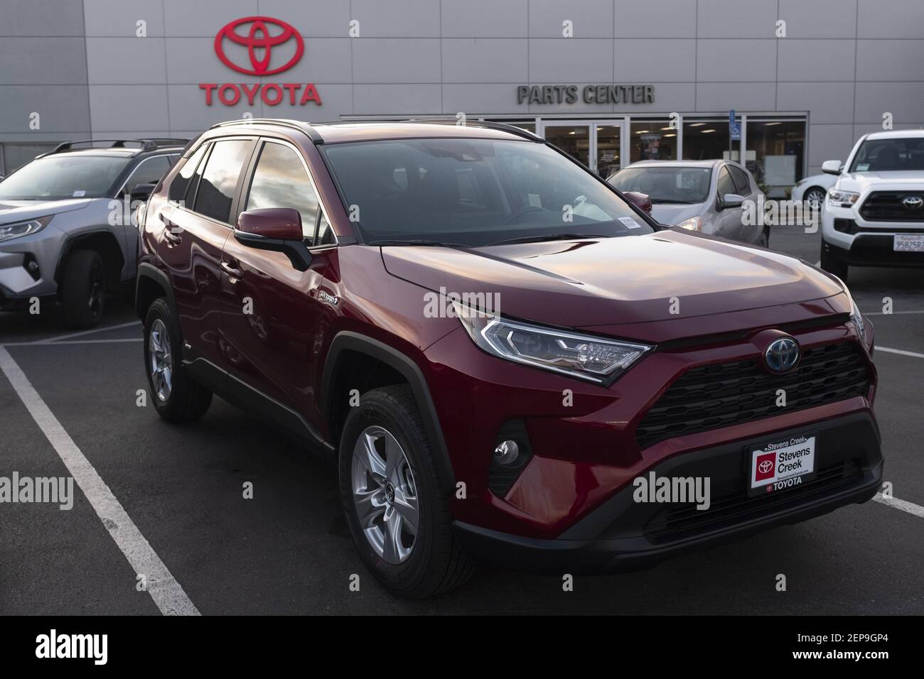 Toyota rav4 logo hi-res stock photography and images - Alamy