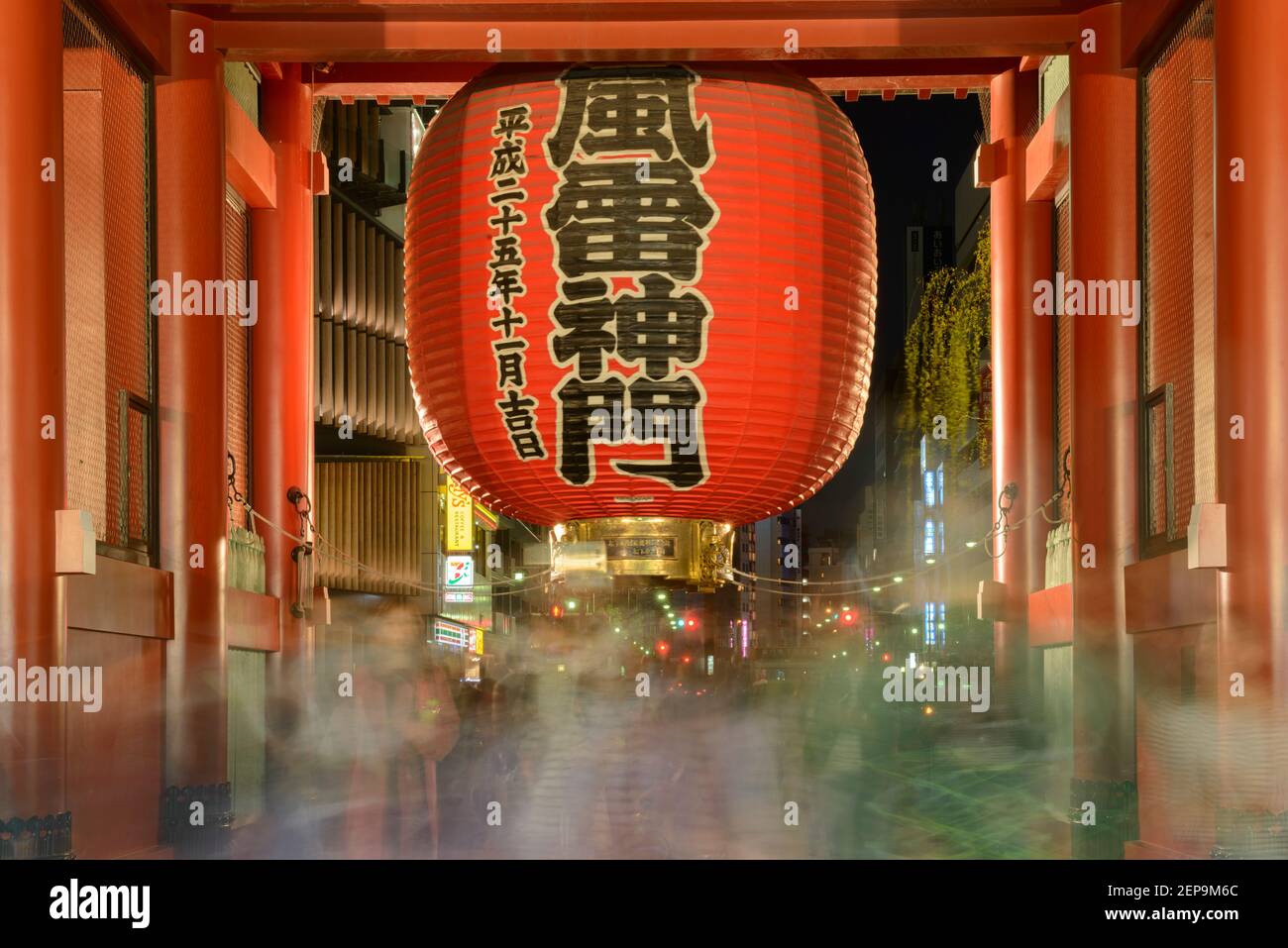 The Kaminarimon gate leading to Senso-ji Temple in Tokyo, Japan Stock ...