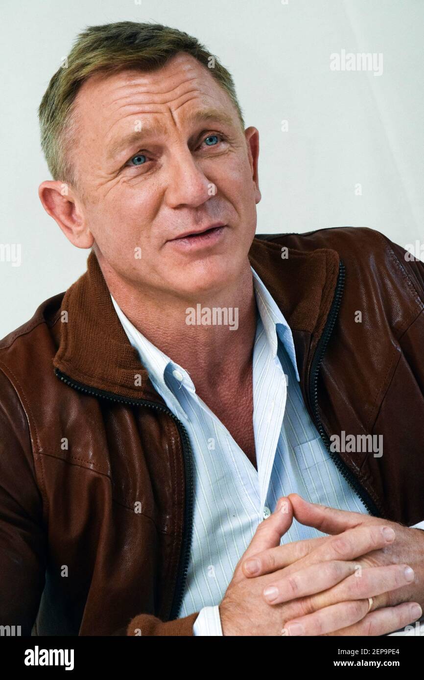 Daniel Craig at the Hollywood Foreign Press Association press ...