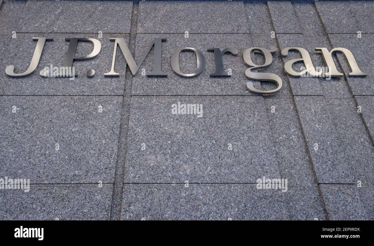 JPMorgan Chase headquarters in central Manhattan. (Photo by Erik ...