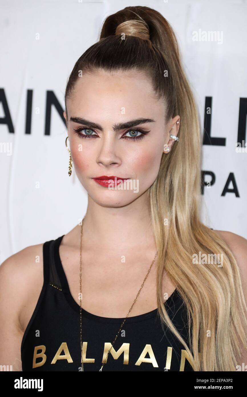 HOLLYWOOD, LOS ANGELES, CALIFORNIA, USA - NOVEMBER 21: Model/actress ...