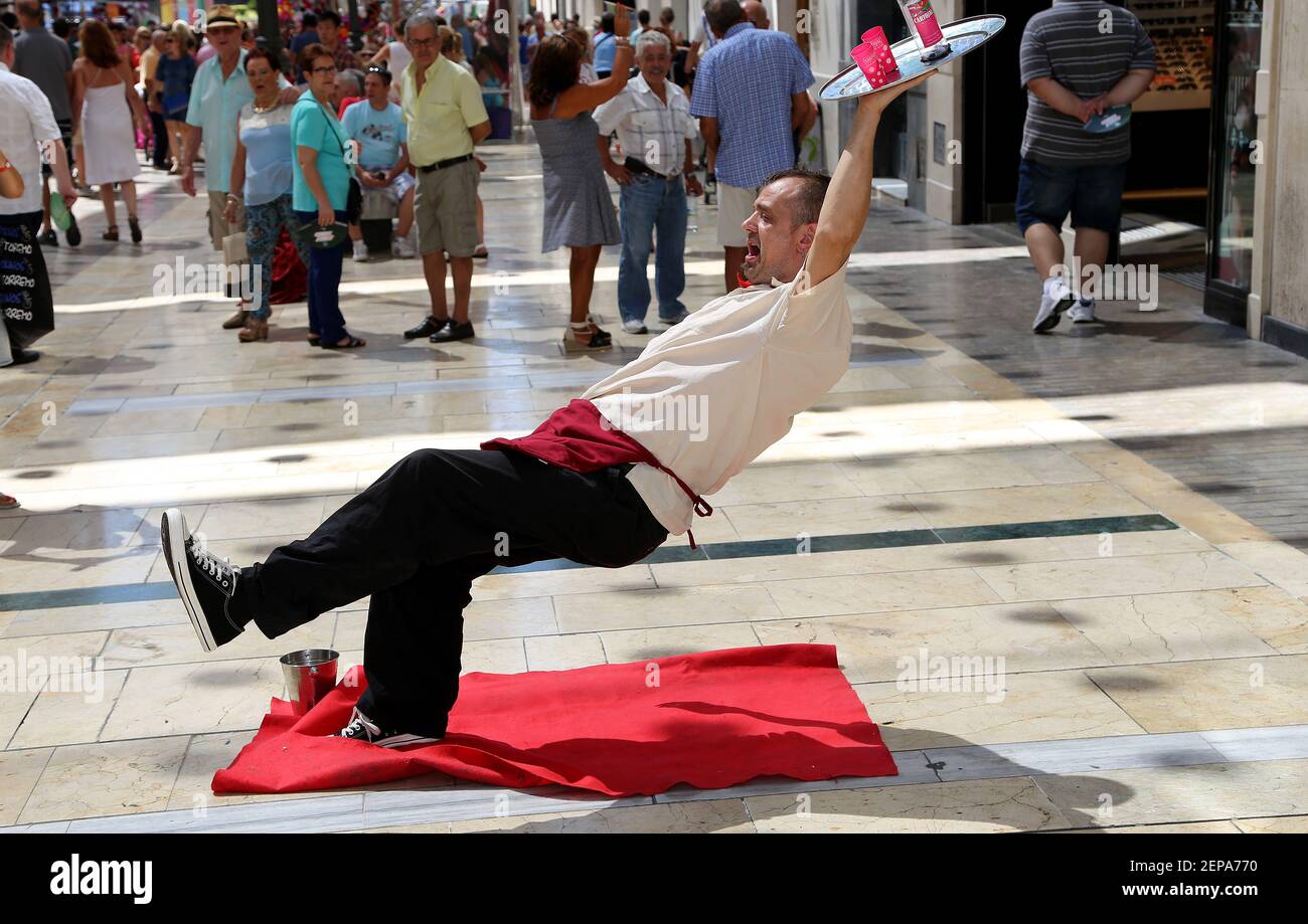 Street performers on the Larios street, the main street of Malaga ...