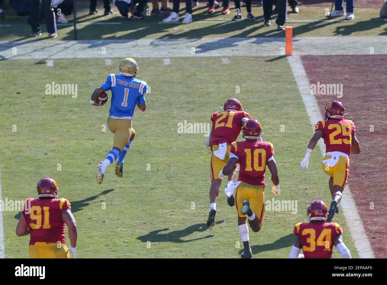 UCLA Bruins quarterback Dorian Thompson-Robinson (1) scores a rushing ...