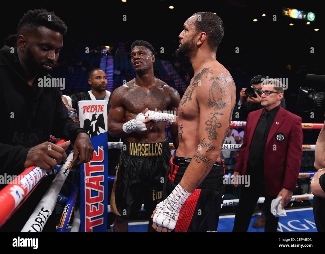 LAS VEGAS - NOVEMBER 23: Marsellos Wilder v Dustin Long on the Fox ...