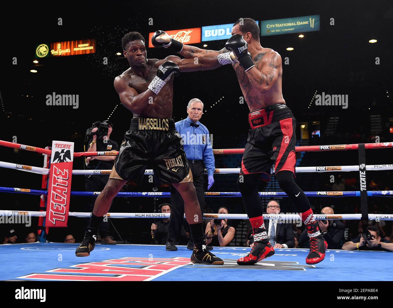 LAS VEGAS - NOVEMBER 23: Marsellos Wilder v Dustin Long on the Fox ...