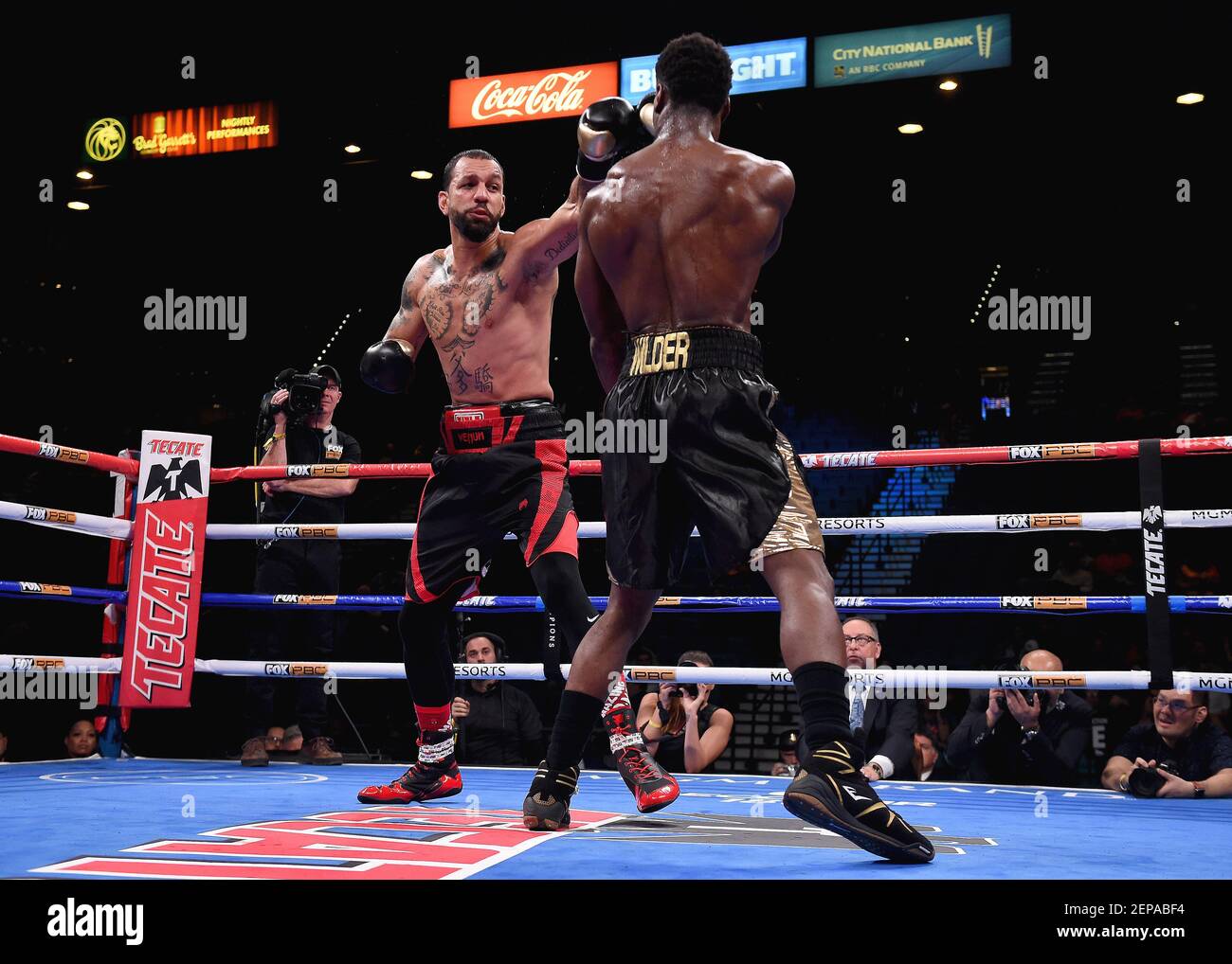 LAS VEGAS - NOVEMBER 23: Marsellos Wilder v Dustin Long on the Fox ...