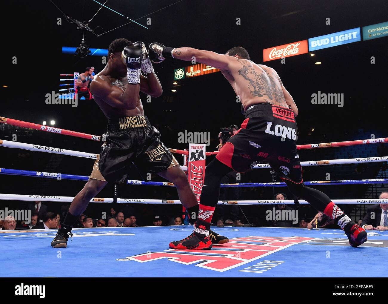 LAS VEGAS - NOVEMBER 23: Marsellos Wilder v Dustin Long on the Fox ...