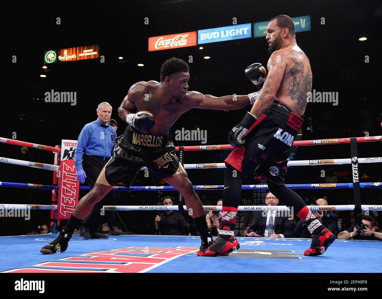 LAS VEGAS - NOVEMBER 23: Marsellos Wilder v Dustin Long on the Fox ...