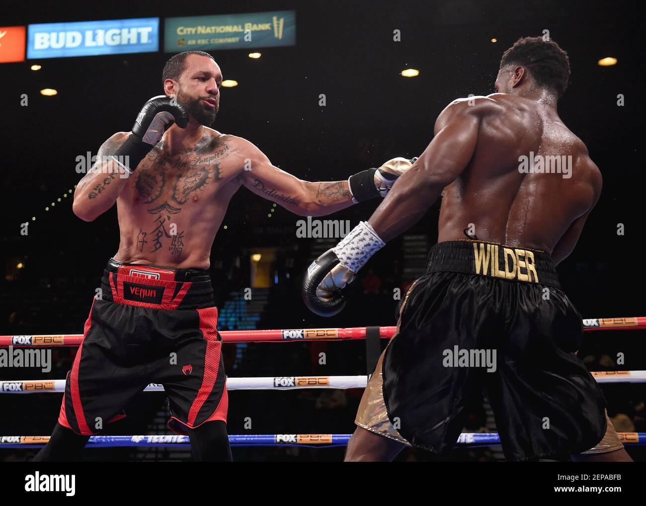 LAS VEGAS - NOVEMBER 23: Marsellos Wilder v Dustin Long on the Fox ...