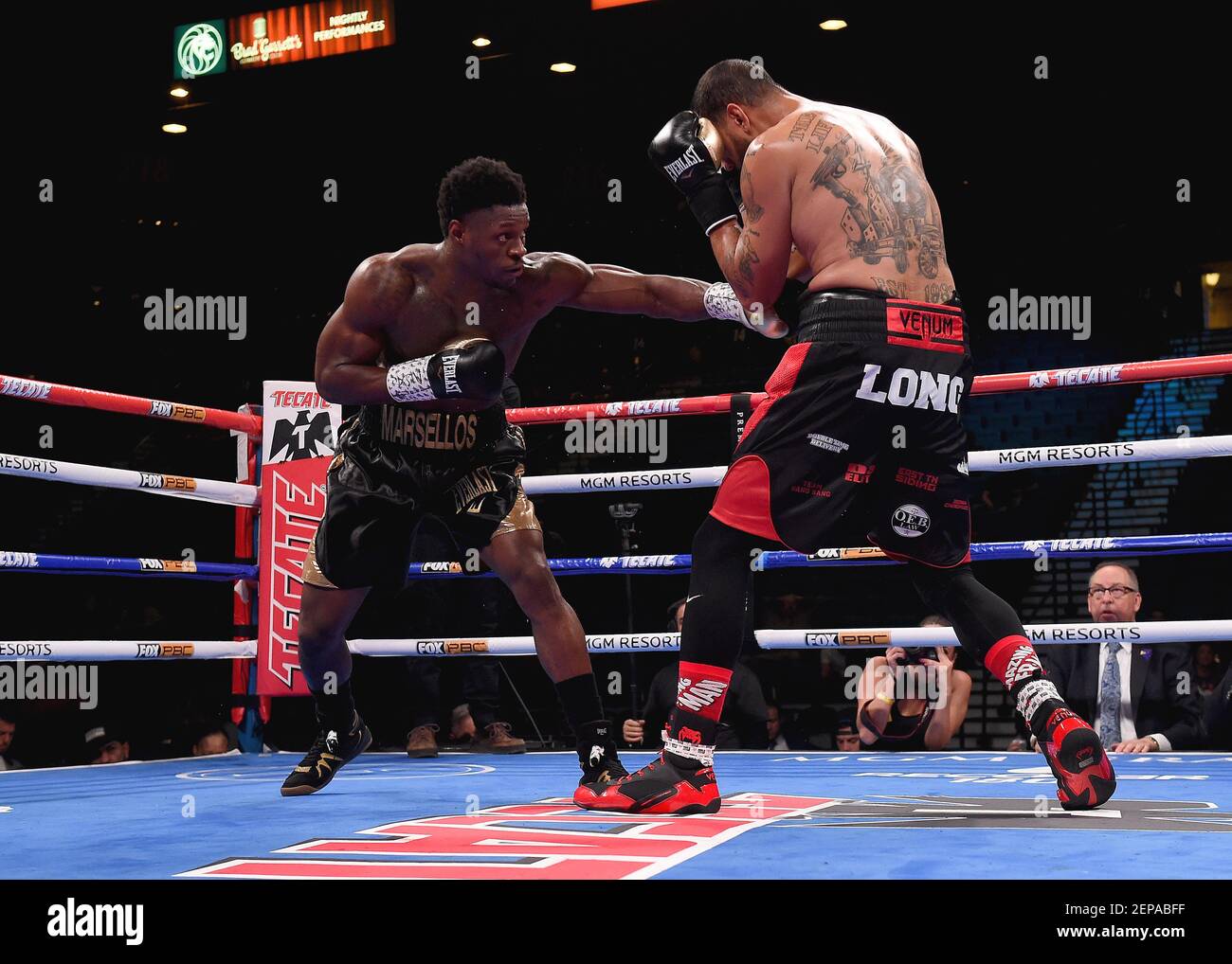 LAS VEGAS - NOVEMBER 23: Marsellos Wilder v Dustin Long on the Fox ...