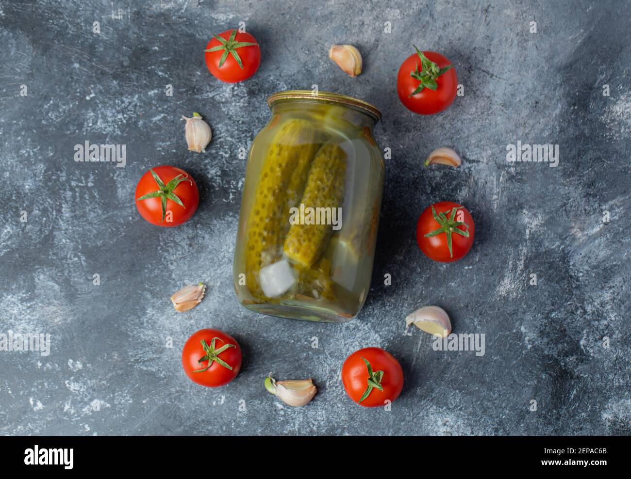 Top view of pickle jar with garlic and fresh tomatoes Stock Photo - Alamy