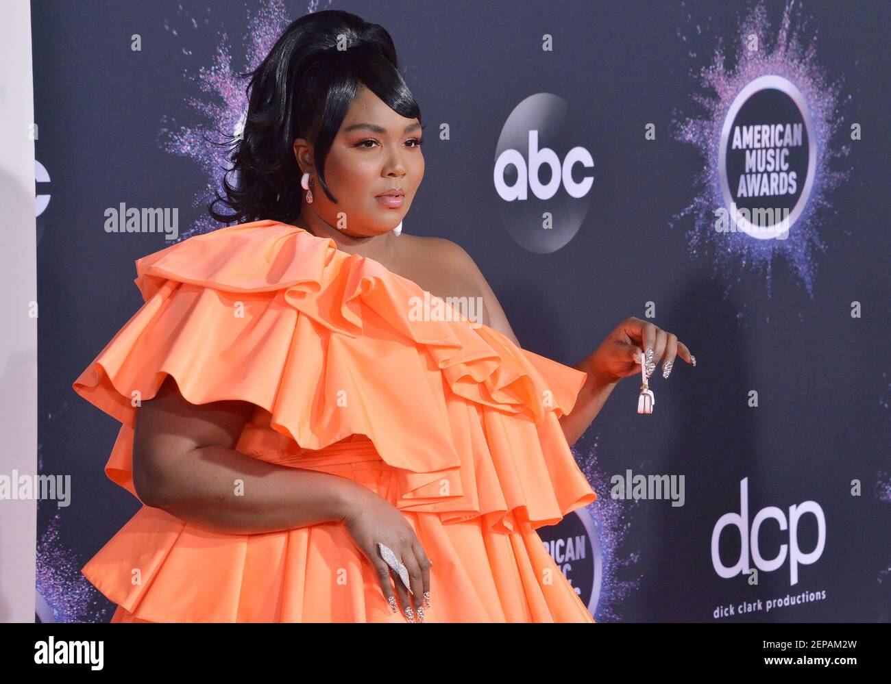 Lizzo arrives at the 2019 American Music Awards held at the Microsoft ...