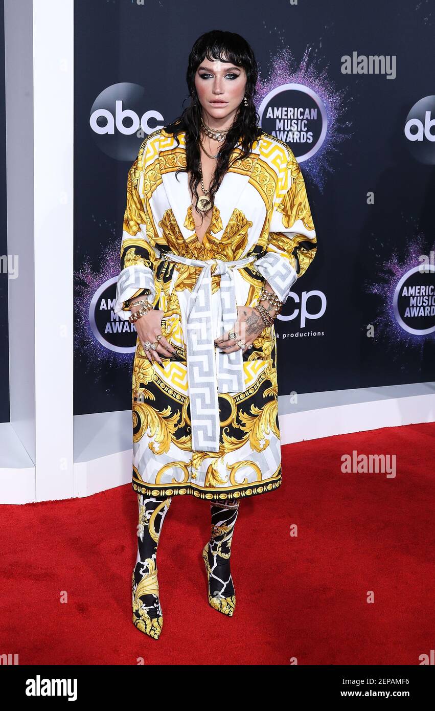 LOS ANGELES, CALIFORNIA, USA - NOVEMBER 24: Kesha arrives at the 2019 ...