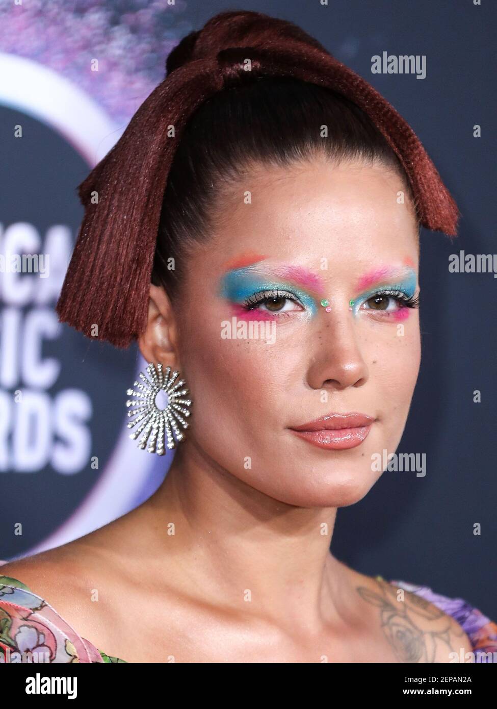 LOS ANGELES, CALIFORNIA, USA - NOVEMBER 24: Singer Halsey wearing a ...