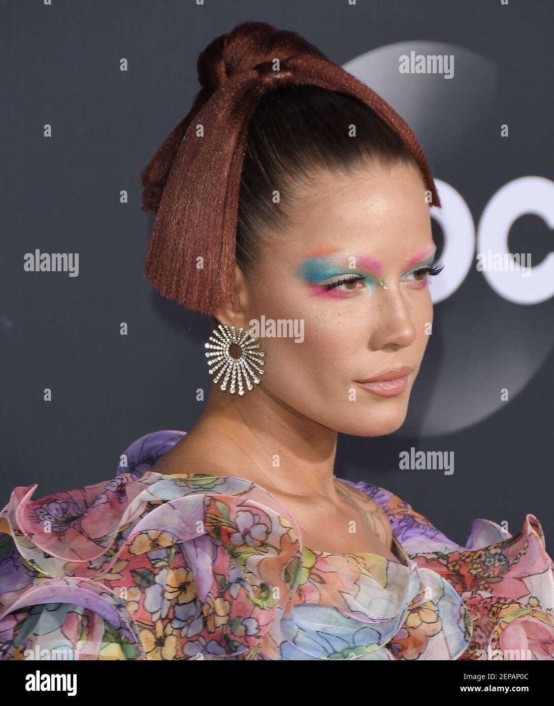 Halsey arrives at the 2019 American Music Awards held at the Microsoft ...