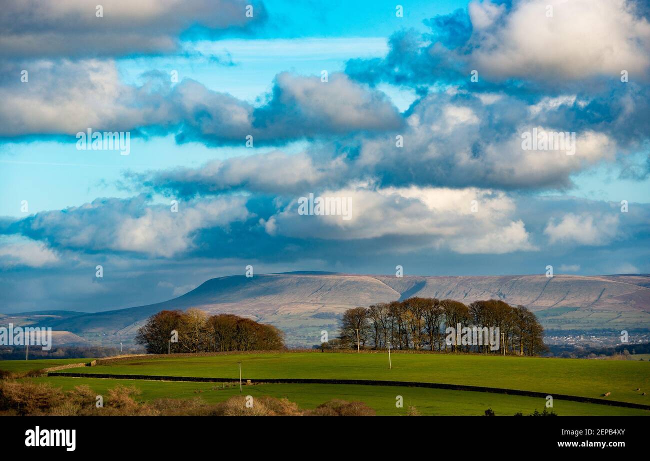 Clitheroe and lancashire and pendle hi-res stock photography and images ...