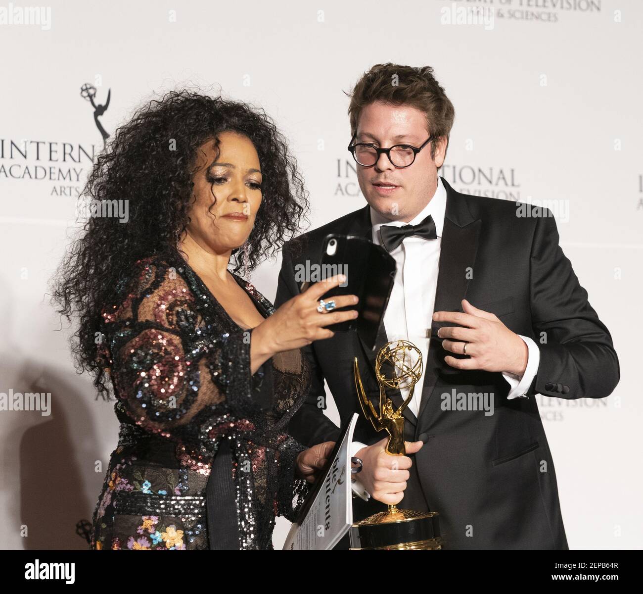 Kim Fields and Fabio Porchat of Especial de Natal Porta dos Fundos ...