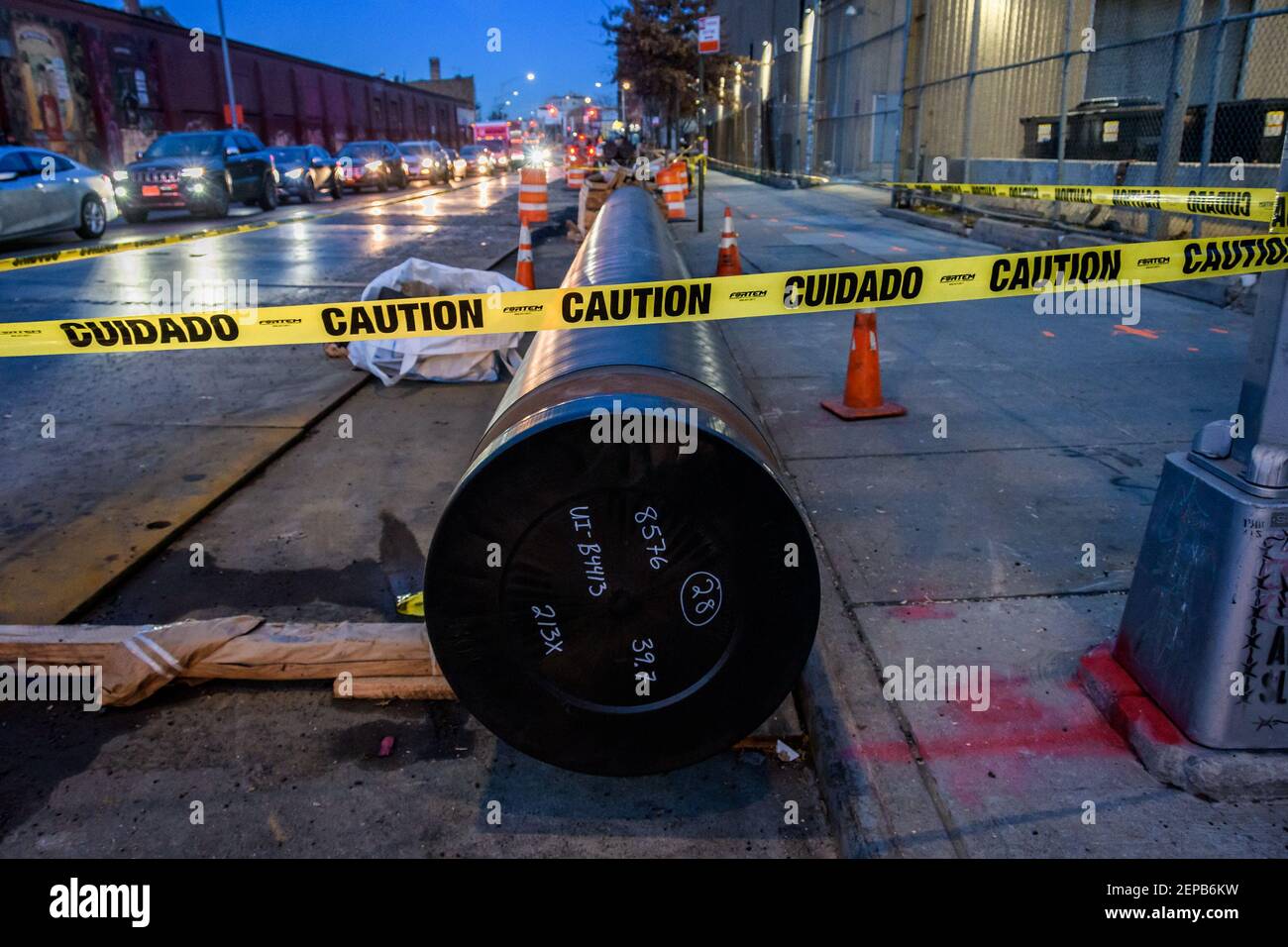Traffic congestion created by pipelines laying in the streets of ...