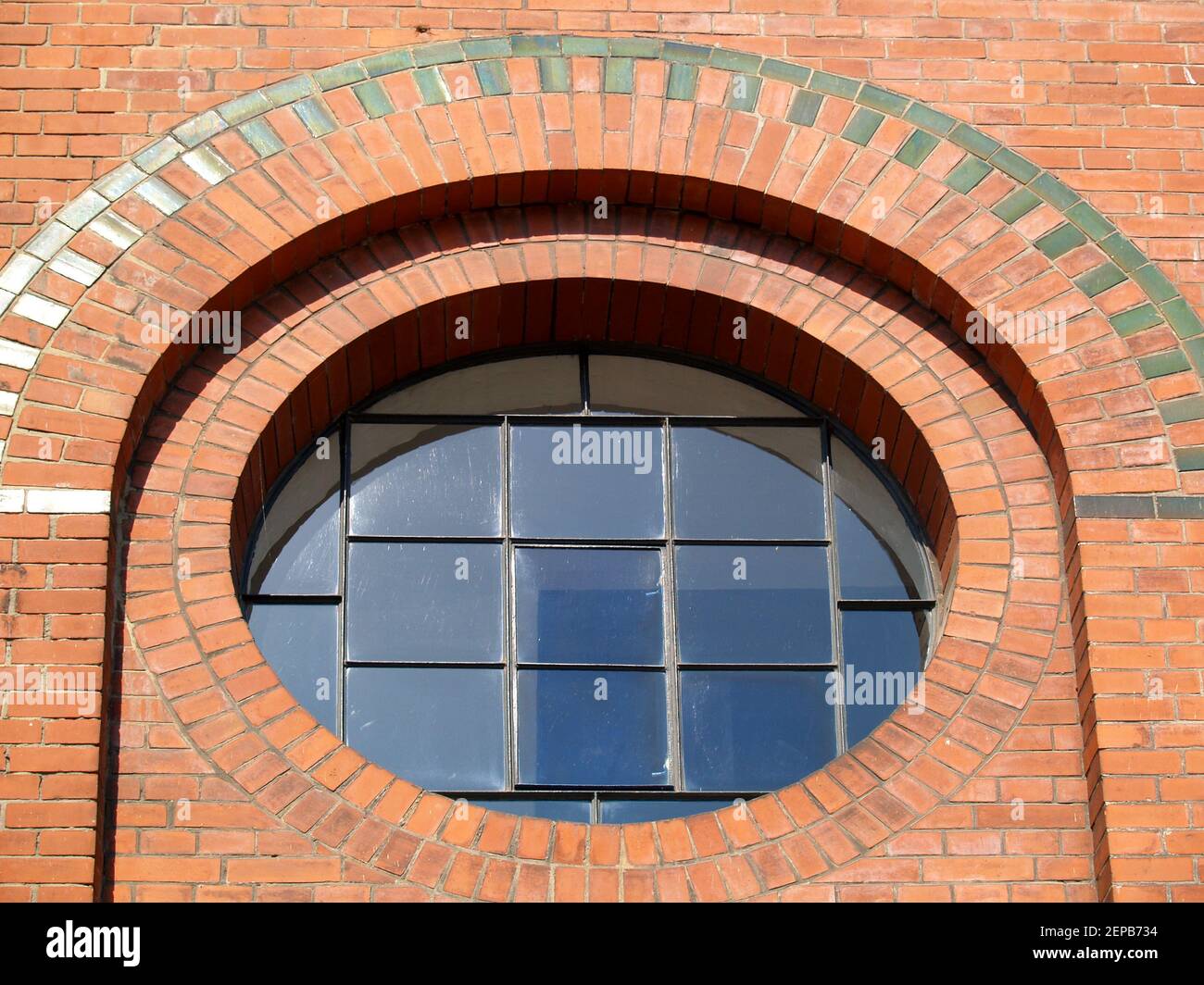 Round metal buildings hi-res stock photography and images - Alamy