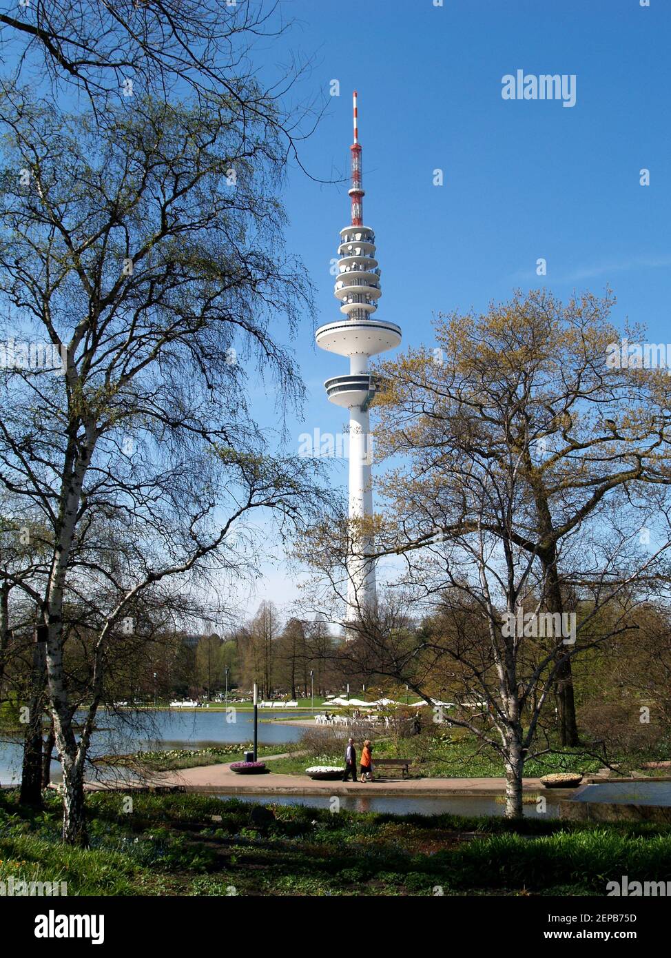 Hamburg people walking spring hi-res stock photography and images - Alamy