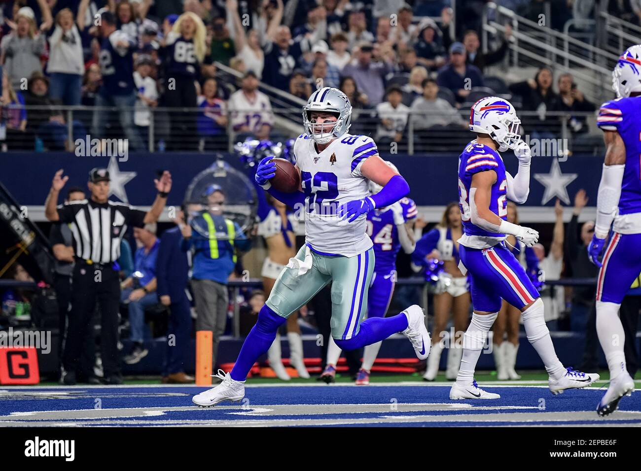 November 28th, 2019:.Dallas Cowboys tight end Jason Witten (82) catches ...