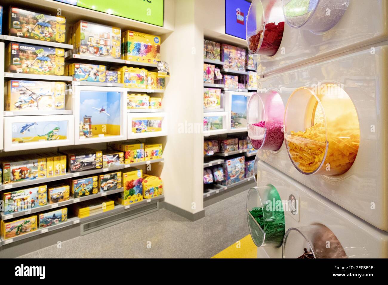 AMSTERDAM, Kalverstraat, 29-11-1019, Amsterdam will be the first Dutch ...