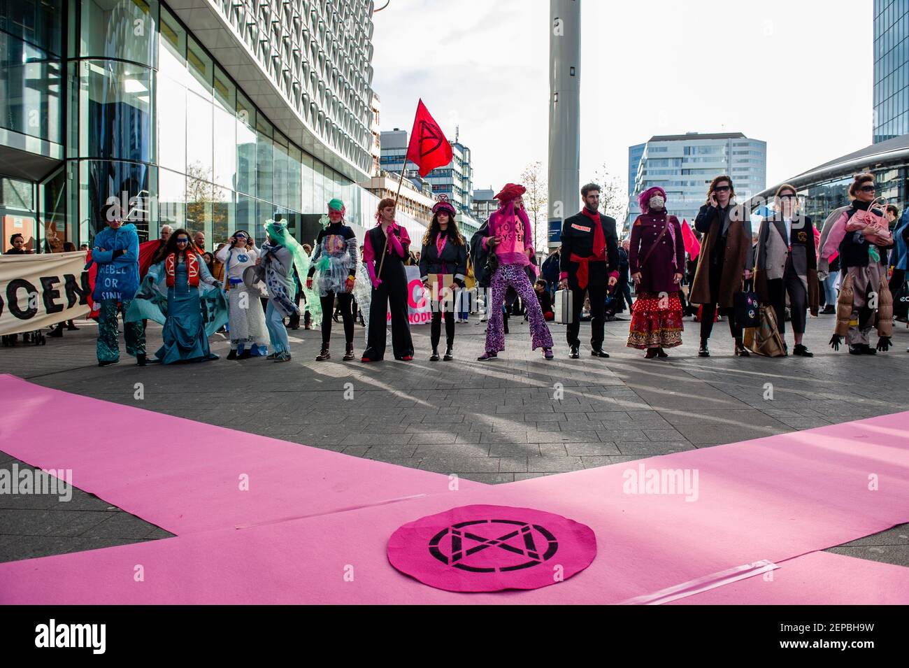 A group of XR models during the demonstration. In Utrecht, Extinction ...