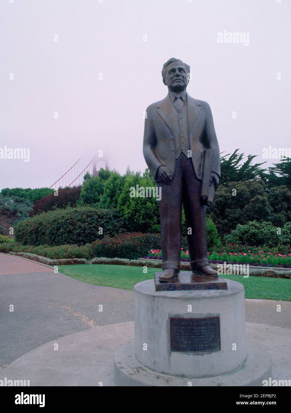 ESCULTURA DE JOSEPH STRAUSS INGENIERO DEL PUENTE GOLDEN GATE. Location ...