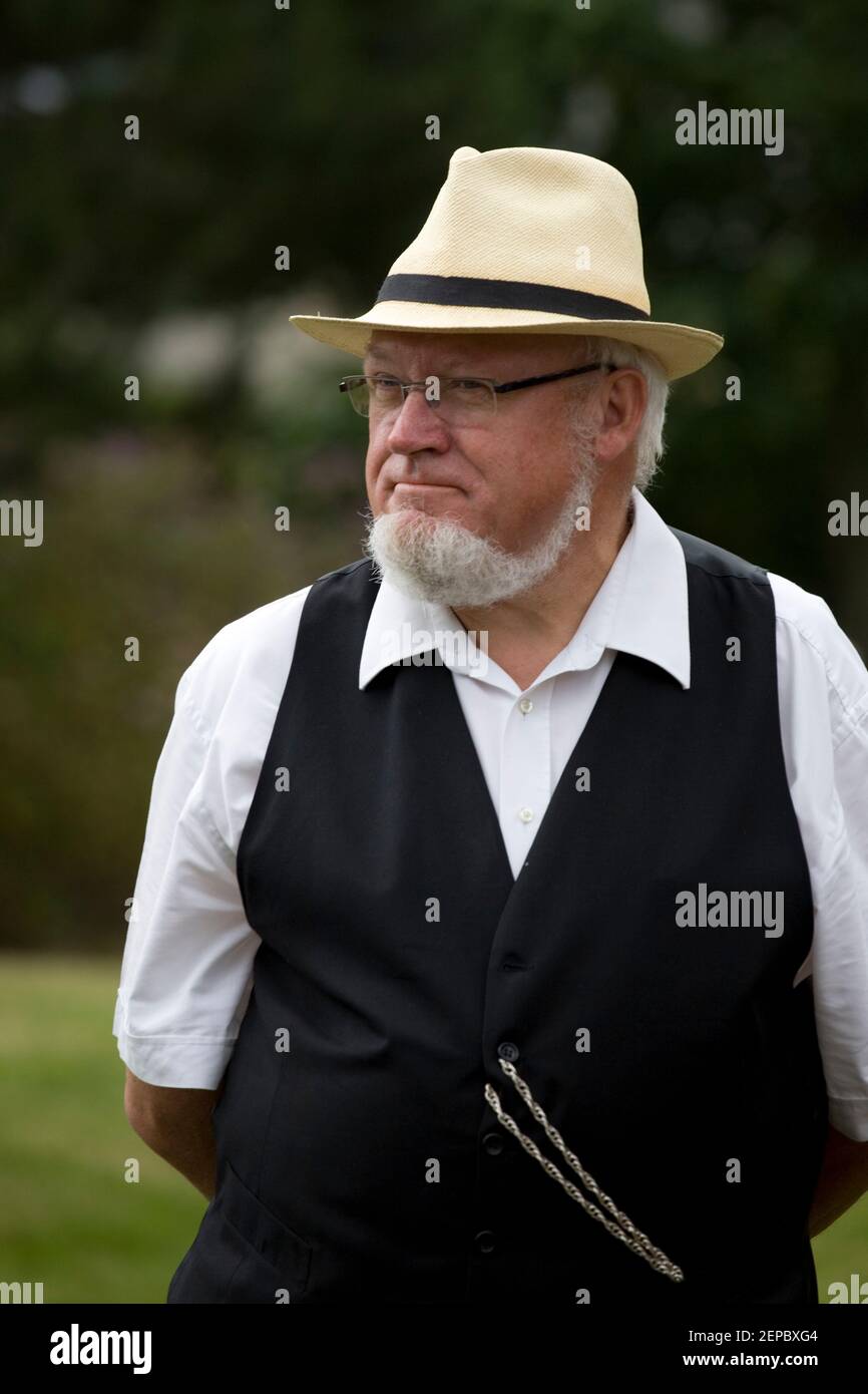 Old man france portrait hi-res stock photography and images - Alamy