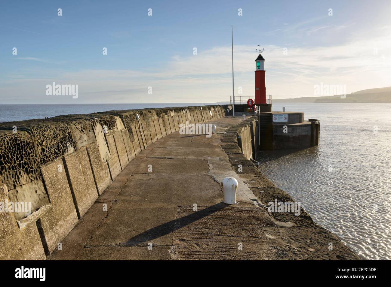 The lighthouse and harbour wall at Watchet, Somerset Stock Photo - Alamy