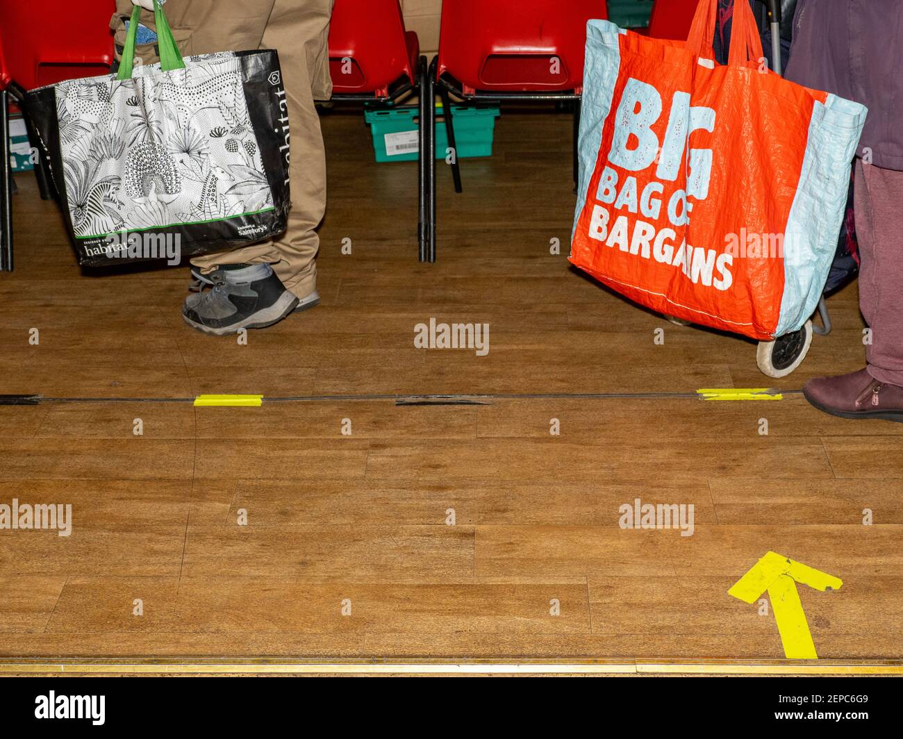 Beneficiaries queue for food at a food bank in London, England Stock ...