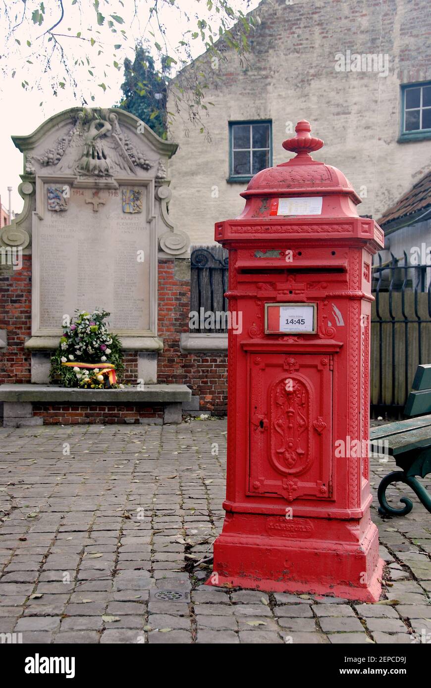 Bruges post box hi-res stock photography and images - Alamy