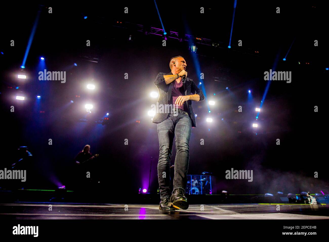 Modà are among the most successful bands in Italy, with 7 albums and ...