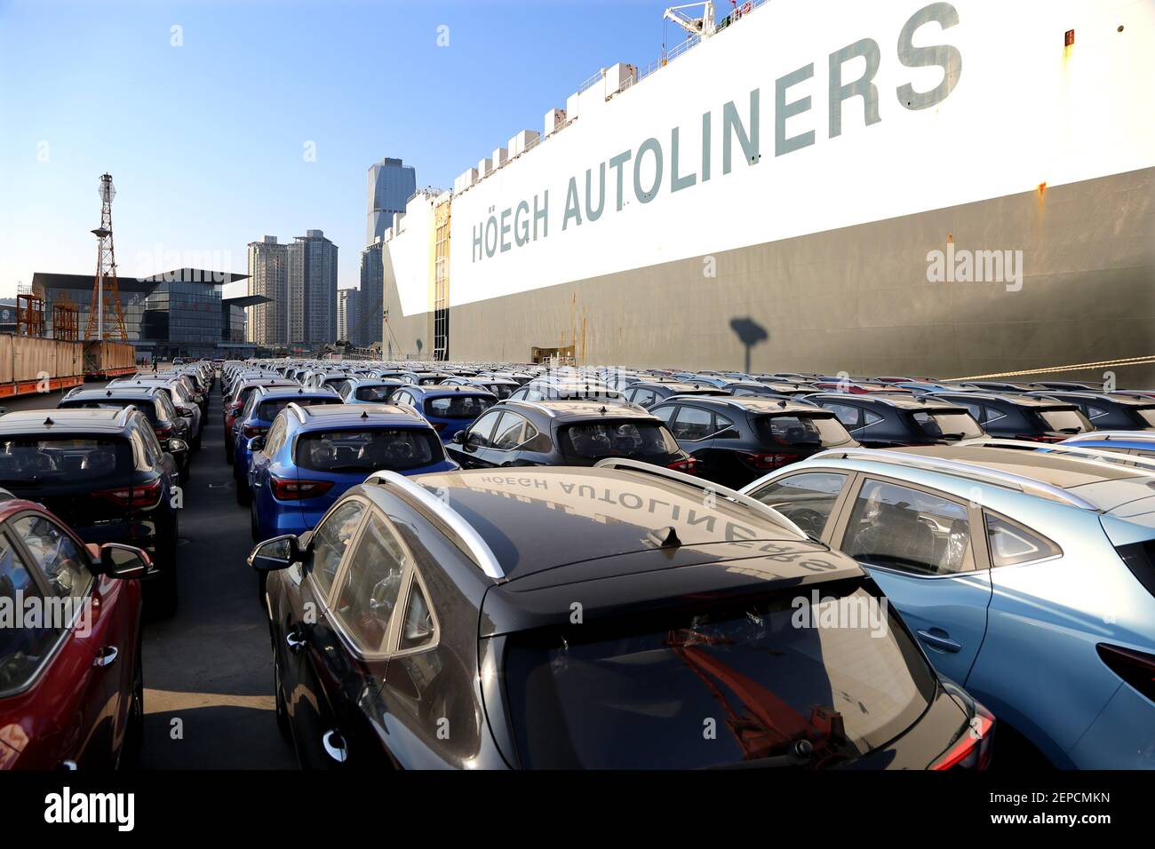 Rows of cars are lined up on the quay before being exported by shipping ...