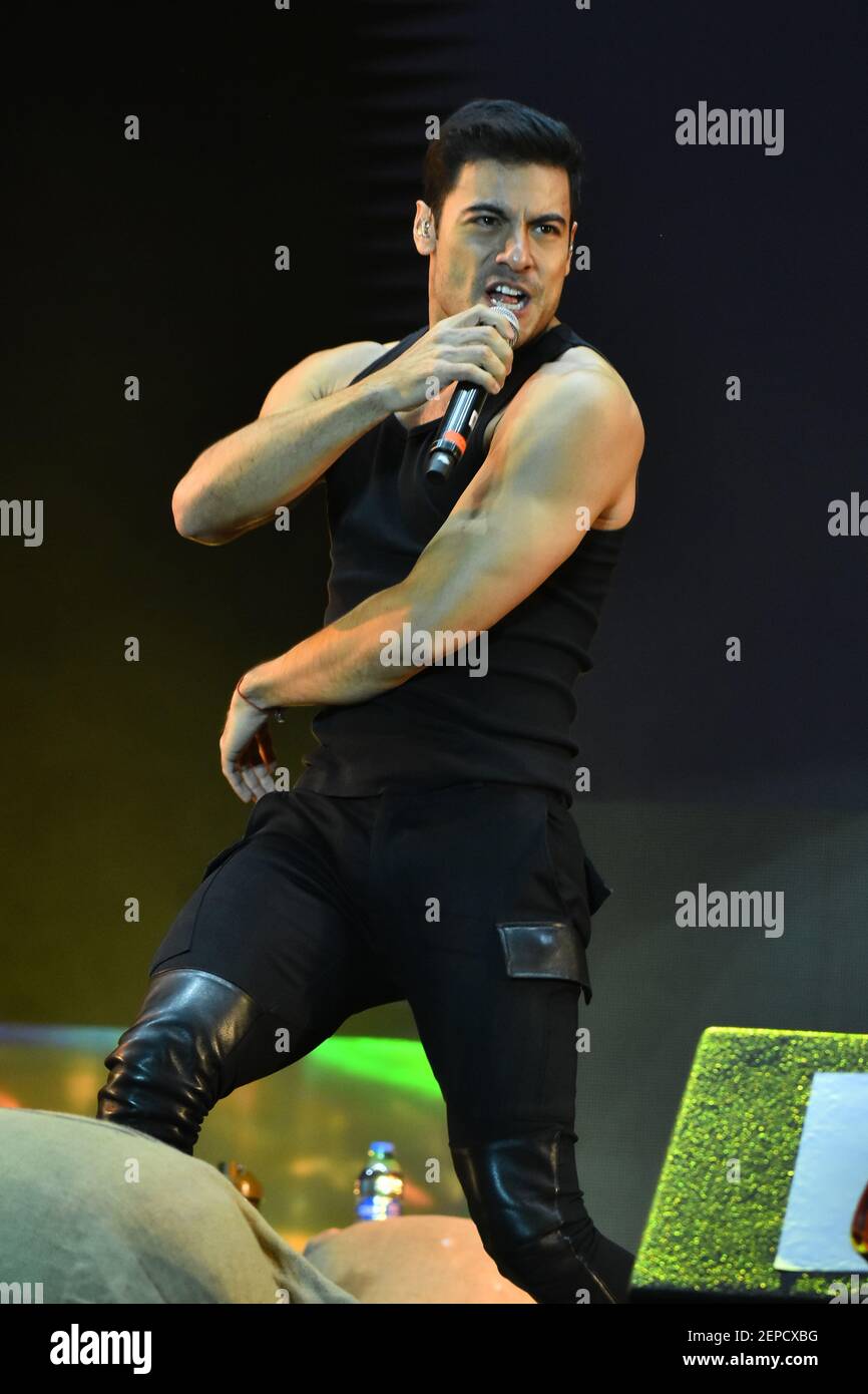 MEXICO CITY, MEXICO - DECEMBER 4: Carlos Rivera sings on stage during a ...