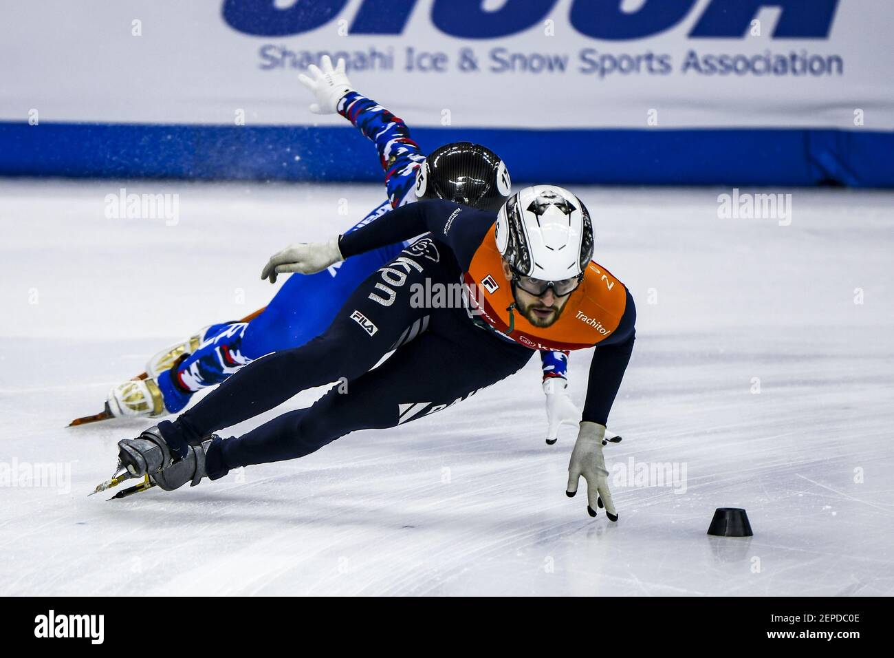 Team Netherlands wins the championship in mixed 2000m relay at ISU ...