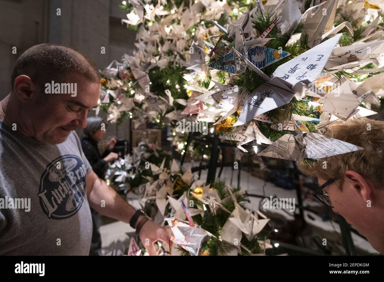 Jeff Cotter is working on decorating the world's largest origami ...