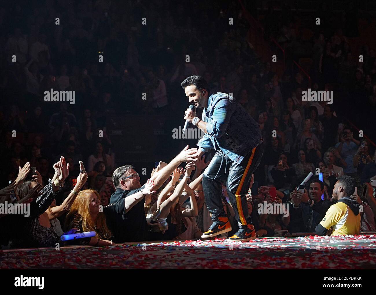 MIAMI, FL - DEC 7: Luis Fonsi performs during Uforia Lifetime ...