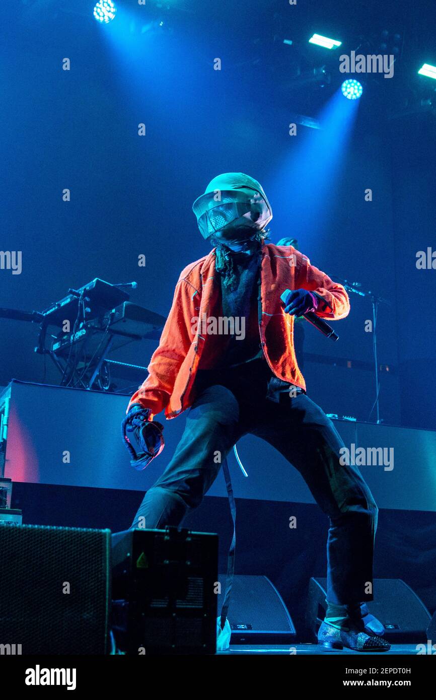 Matt Shultz of Cage The Elephant during the KROQ Absolut Almost ...