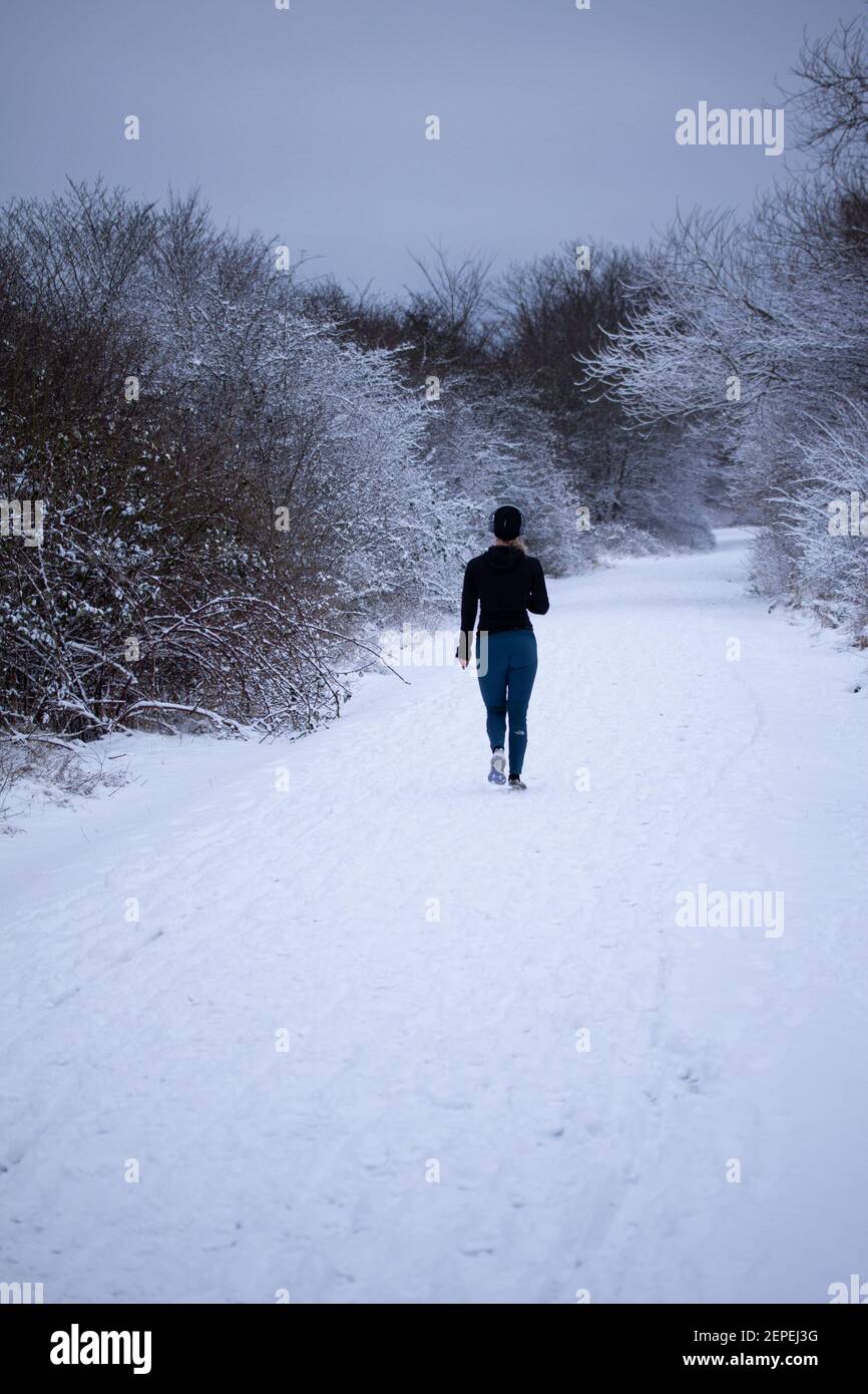 Female runner from behind hi-res stock photography and images - Alamy
