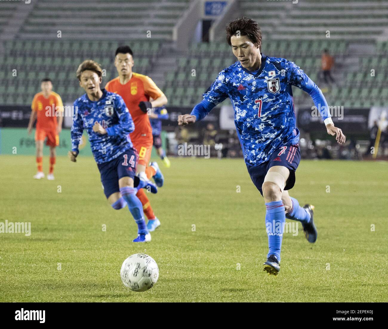10 December 2019 - Busan, South Korea : Japanese player Endo Kaita (R ...