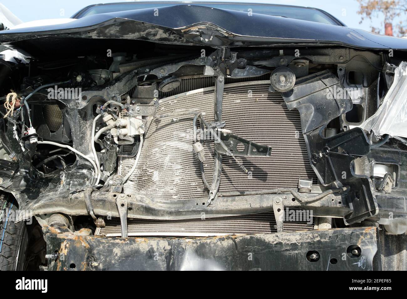 Smashed front end of vehicle Stock Photo - Alamy