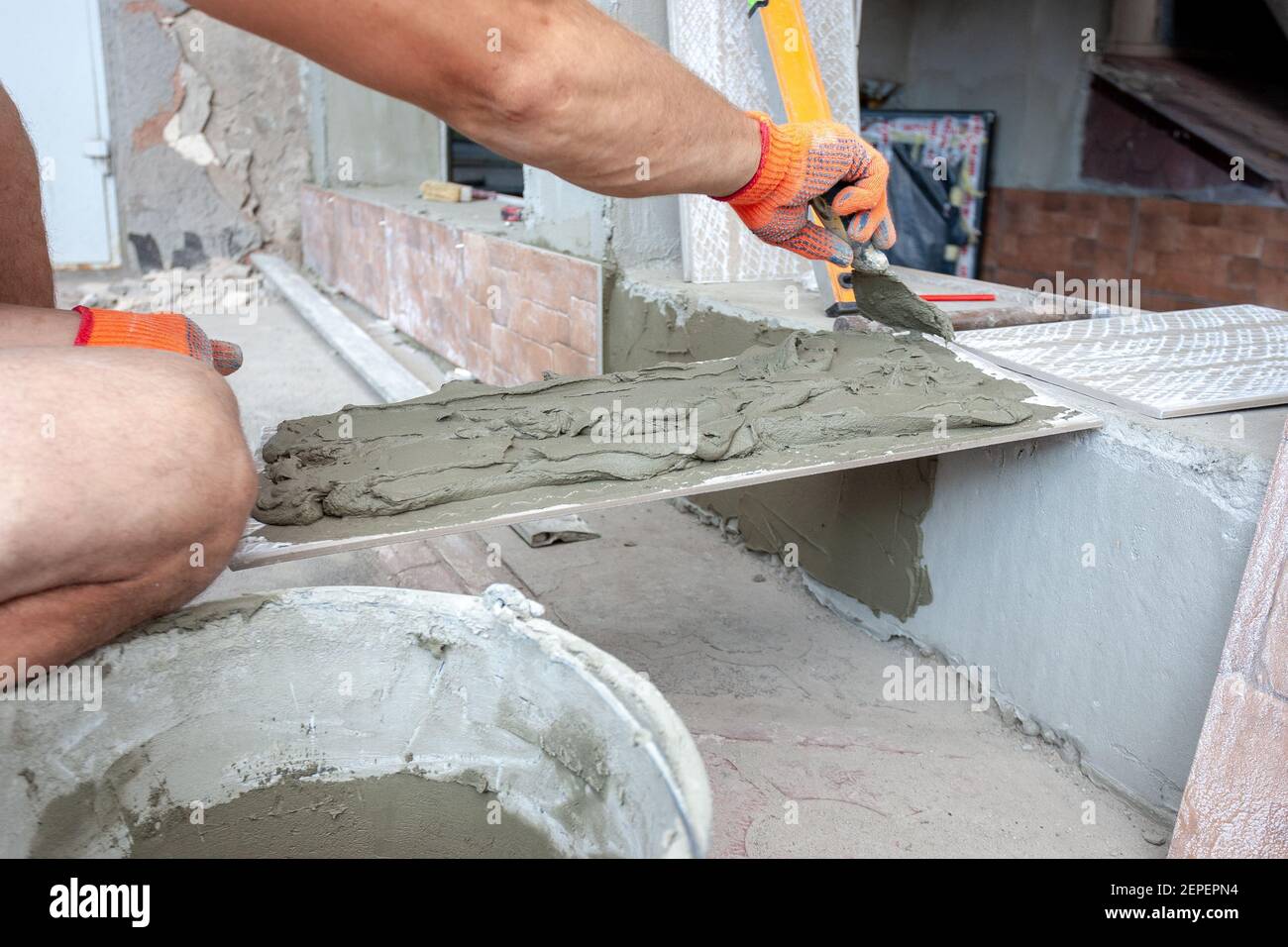 Installing ceramic floor tile hi-res stock photography and images - Alamy