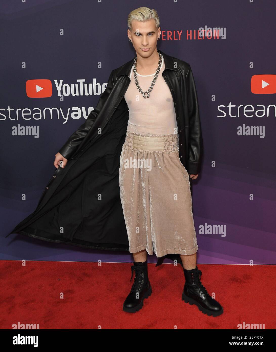 Brad Mondo arrives at The 9th Annual Streamy Awards held at the Beverly ...