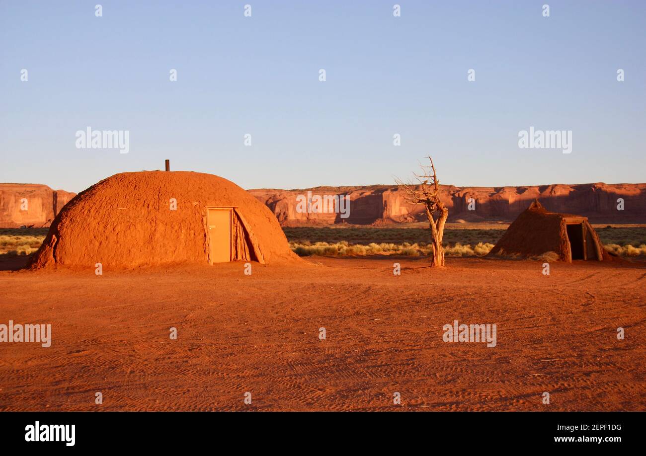 Navajo hogan hi-res stock photography and images - Alamy