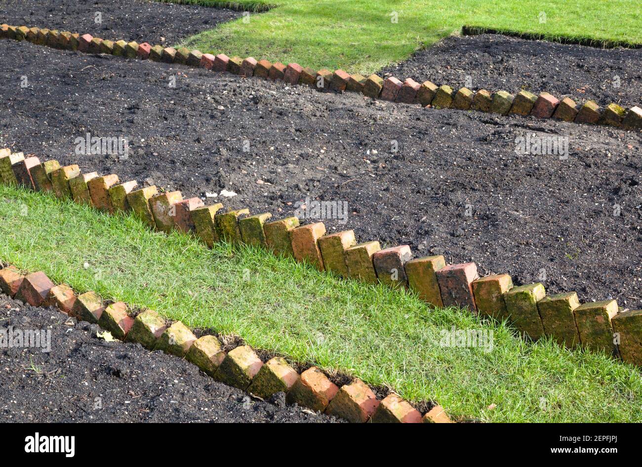 Brick edging hi-res stock photography and images - Alamy
