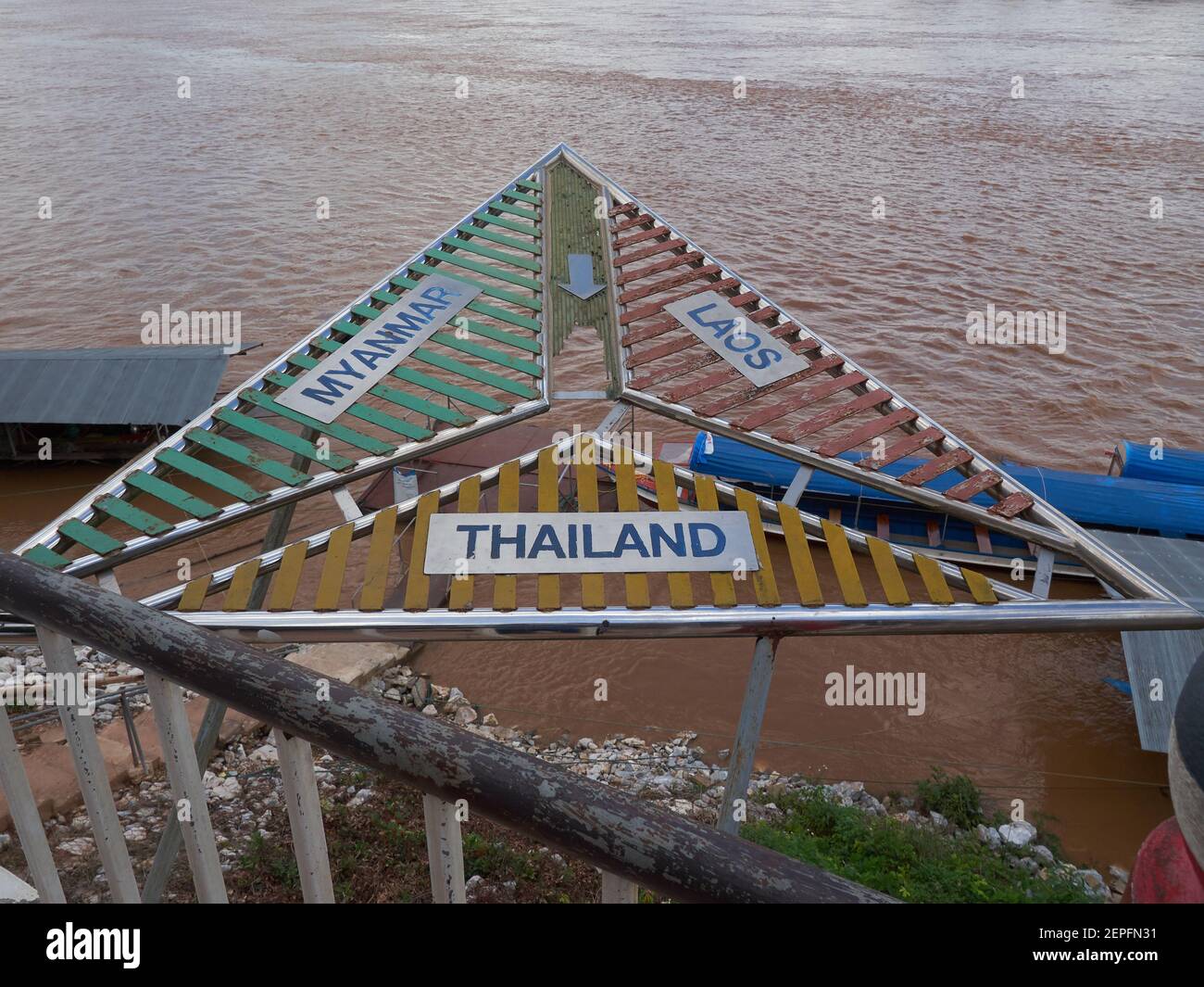 Three countries border hi-res stock photography and images - Alamy
