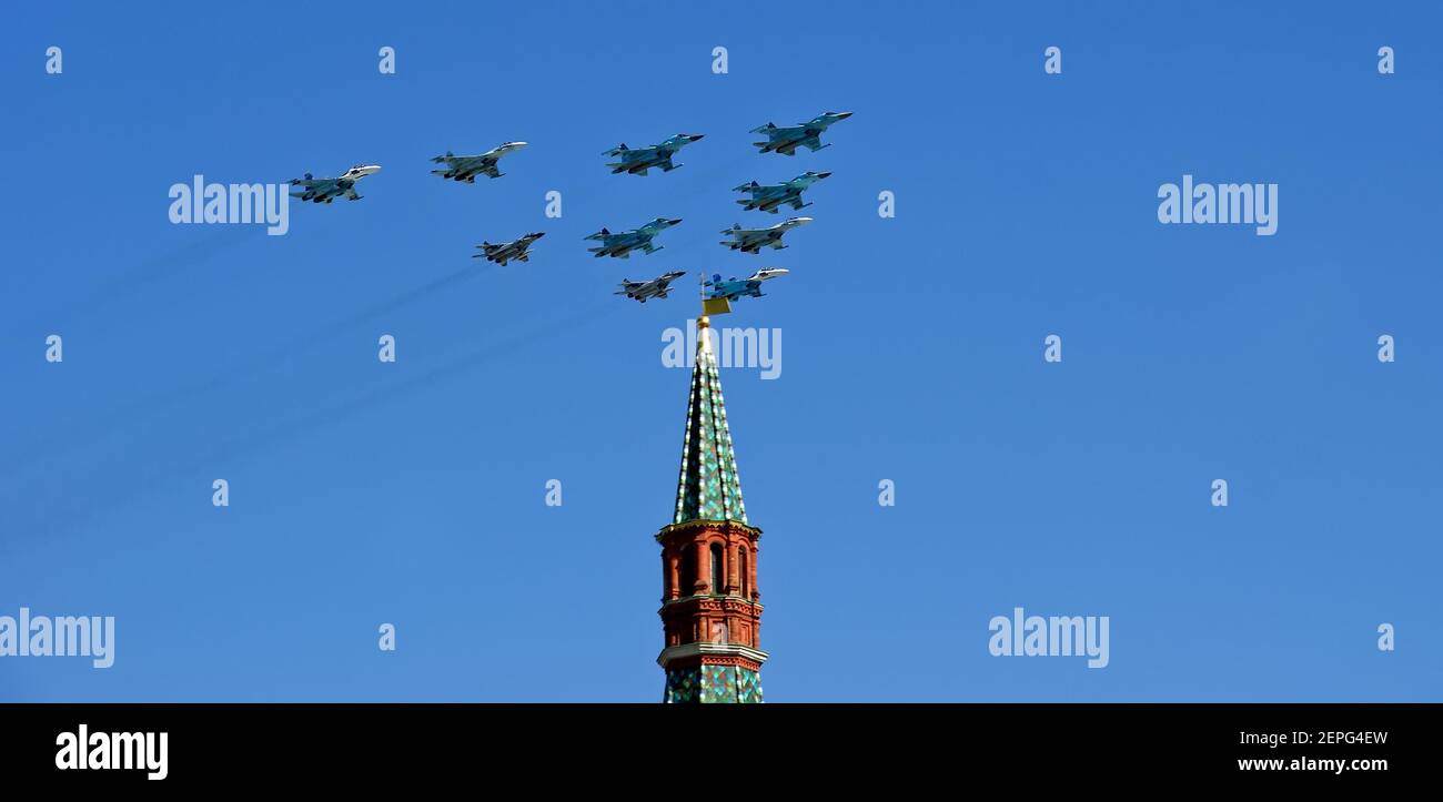 Russian military aircrafts fly in formation over Red Square during ...