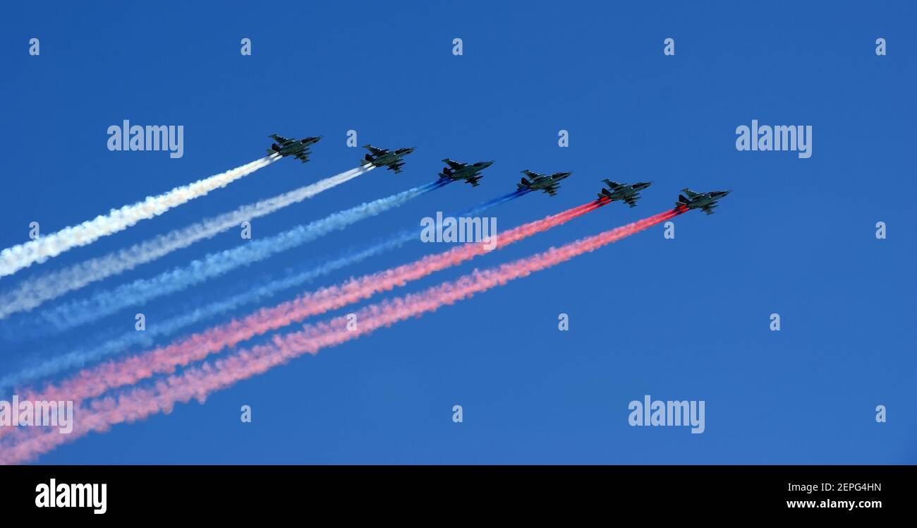 Russian military aircrafts fly in formation over Red Square during ...