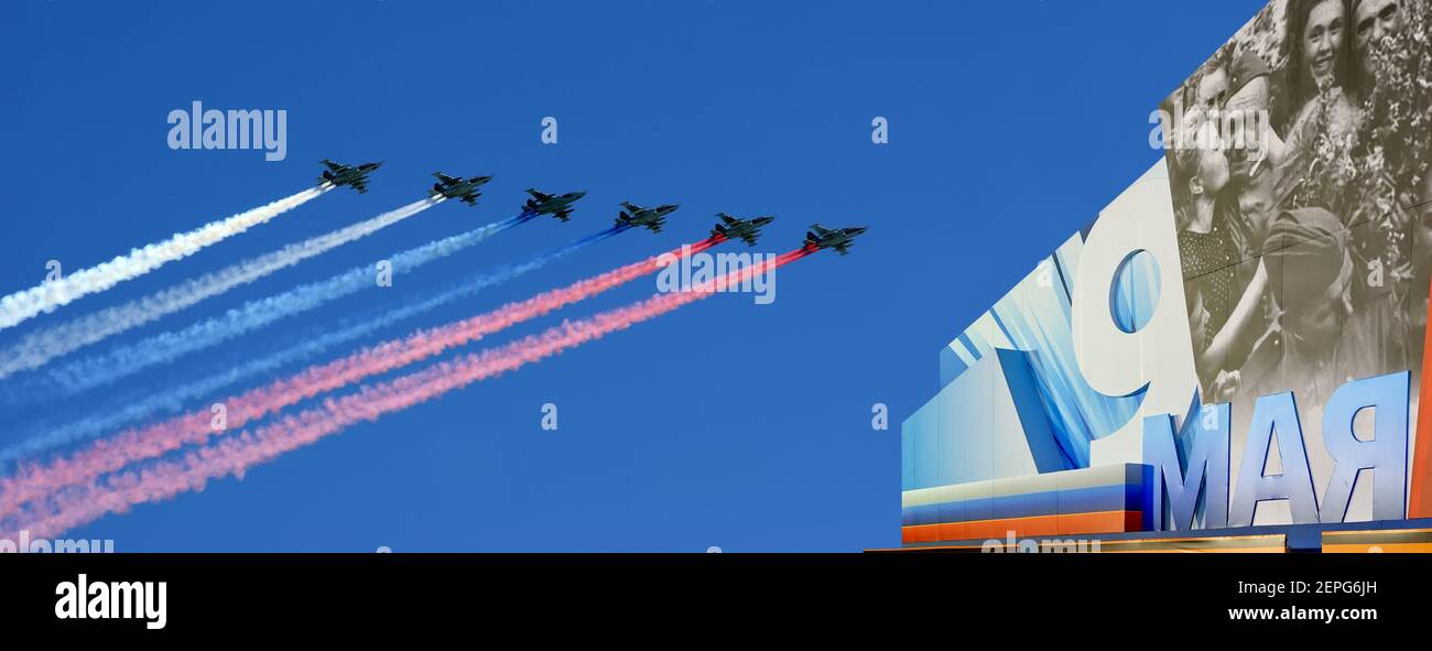 Russian military aircrafts fly in formation over Red Square during ...